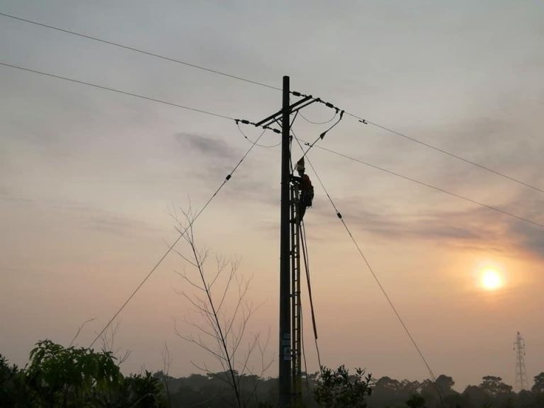 Nosotros – Power Kabel